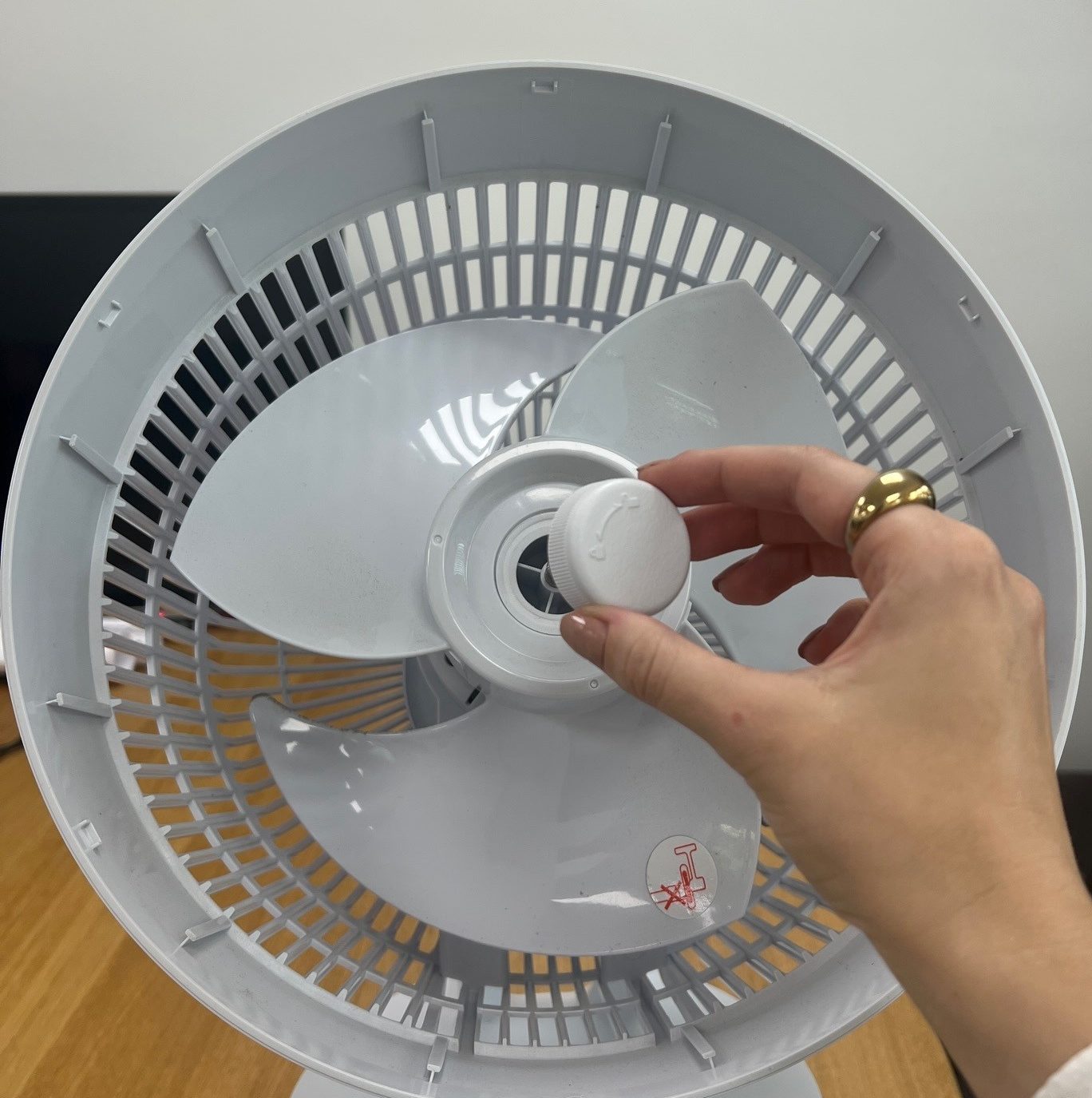 How to Properly Store Your Air Conditioner and Fan for Autumn